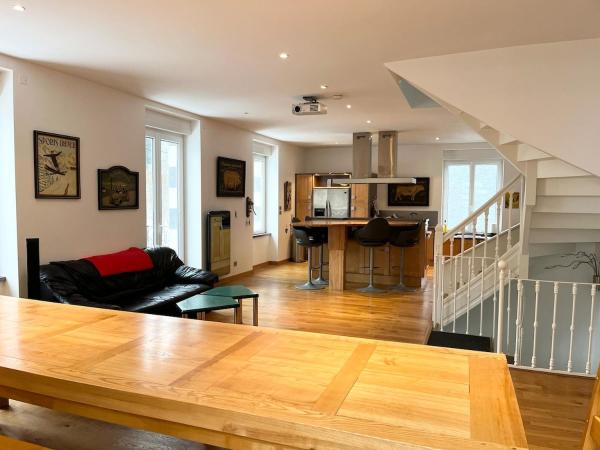Maison De Caractère Au Mont-dore 15 Personnes - Super-Besse