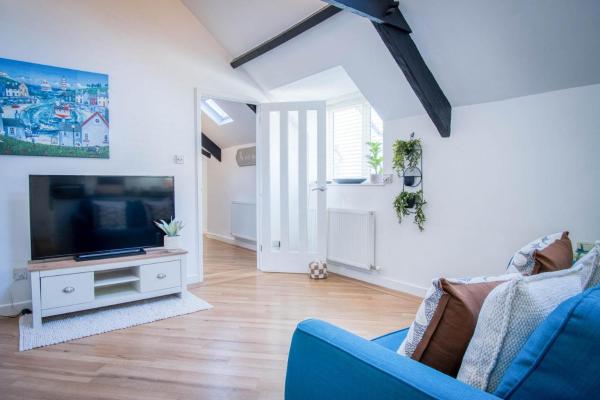 Penthouse At The Mews - 2 Bed Pet Friendly Apartment - Tenby - Waterwynch House