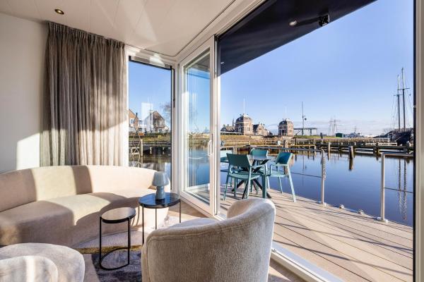 Houseboats Lemmer Luxury Stay On The Water In Friesland - Lemmer