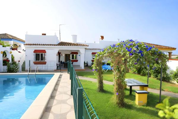 Chalet Con Piscina Aceptamos Solo Familias Con Piscina Privada Y Jardin - Conil de la Frontera