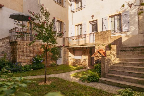 Maison Caviale, 4 Suites Privées Au Coeur De Figeac, 4 Chambres, 4 Salles De Bain, Jardin - Figeac