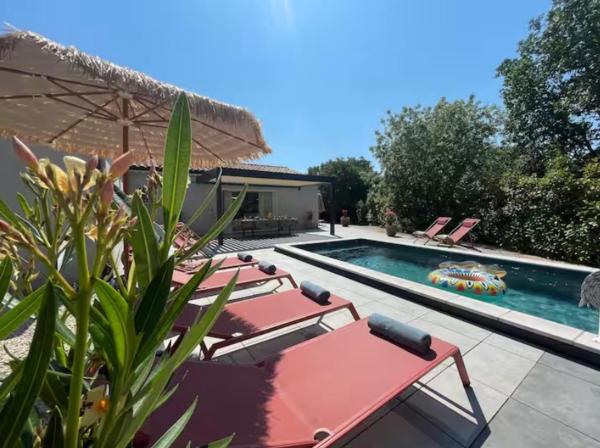 Villa 5 éToiles, 10p, 5ch, Piscine Chauffée D'avril à Octobre Inclus 'Casa Familia' - Ruoms