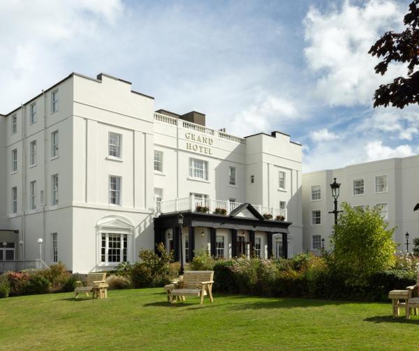 Grand Hotel - Swords