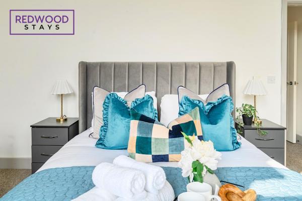 Modern 1 Bed 1 Bath Apartment For Corporates & Contractors, Free Parking, Wi-fi & Netflix By Redwood Stays - Farnham