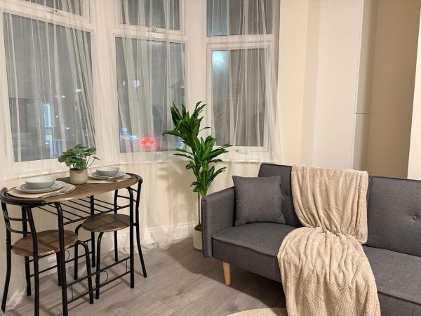 Stylish New Flat - 2 Mins Walk To Elizabeth Line - Dartford
