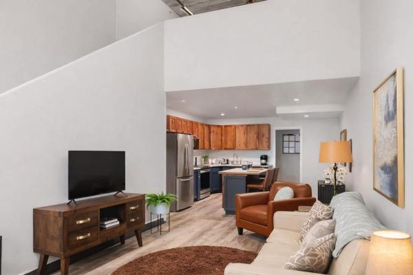 Charming Appleton Condo Downtown Modern Loft - Appleton, WI