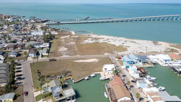 Channelfront - Dock - Fishing - Bbq - Deck - Port Isabel, TX