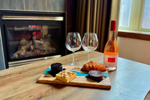 Inviting Rocky Mountain Hot Tub In Top Rated Condo Managed By Little Sister Getaways - Canmore