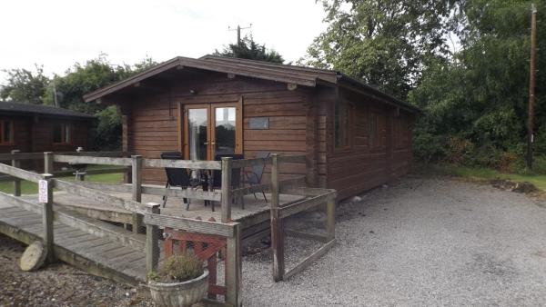 Hand Built Log Cabin At Avonvale Holiday Lodges - Evesham