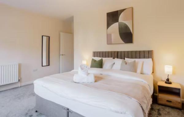 Spacious 3 Bed In Letchworth By Arp Homes, Ideal For Contractors And Long Term Stays, Sleeps 6 - Campton