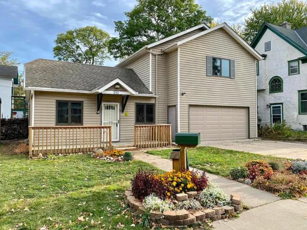 Urban Comfort Home Near Cedar Lake - Minnesota