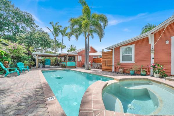 2 Cottages Downtown Lake Worth - Private Pool - Lake Worth, FL