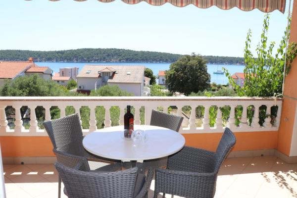 A 2 Apartment With Terrace Garden And Sea View - Lun