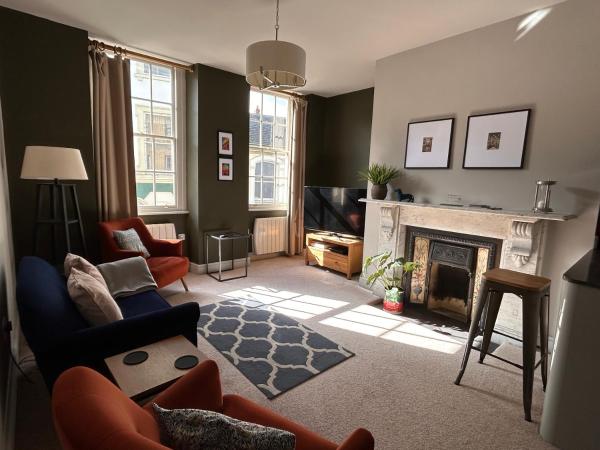 The Linen Loft - 2 Bed Apartment - Central Town Location - Reserved Parking Space Included - Forest of Dean