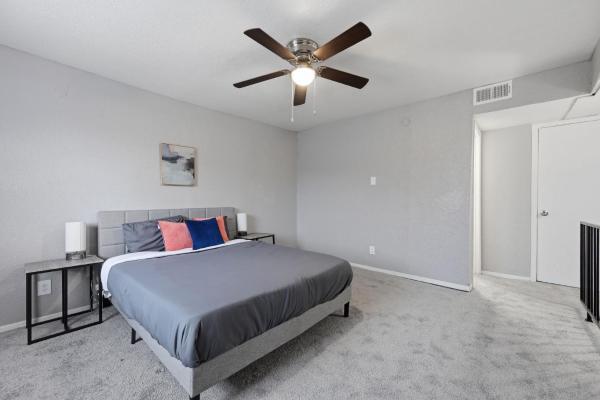 Comfortable 1br Townhome With Full Kitchen - Arlington, TX