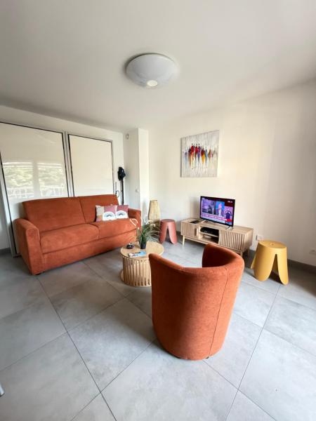 Studio Cosy Et Lumineux - Séjour Idéal -Parking - Sanary-sur-Mer