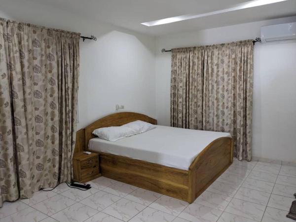 Villa De 3 Chambres Salon - Lomé