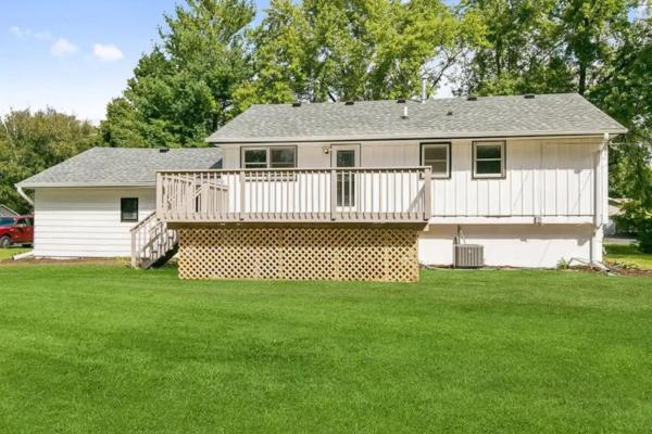 Home With Large Deck In Libertyville Near Naval Base - Waukegan, IL