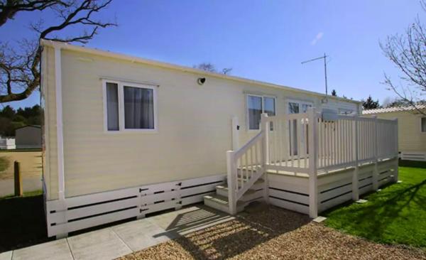5. Supreme Od 2 Caravan With Decking - Bournemouth