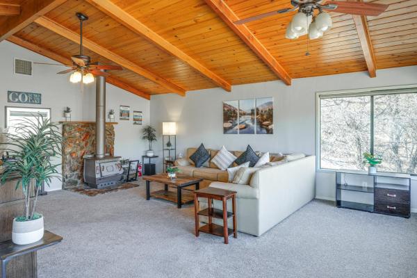 Mtn-view Getaway W/ Game Room, 1 Mi To Kern River! - Wofford Heights