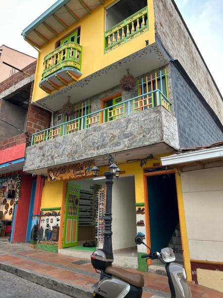 Casa Colores De Guatape A Pasos De La Calle De Las Sombrillas - Guatape