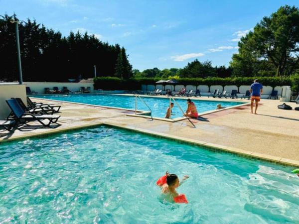 Mobil-home Familial, Piscine Et Toboggan Aquatique - La Tremblade