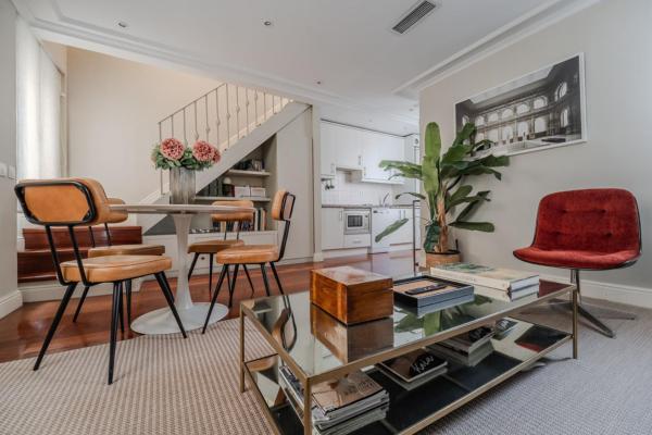 Stylish Duplex With Parking - 2bd 2bth - Almagro - Madrid