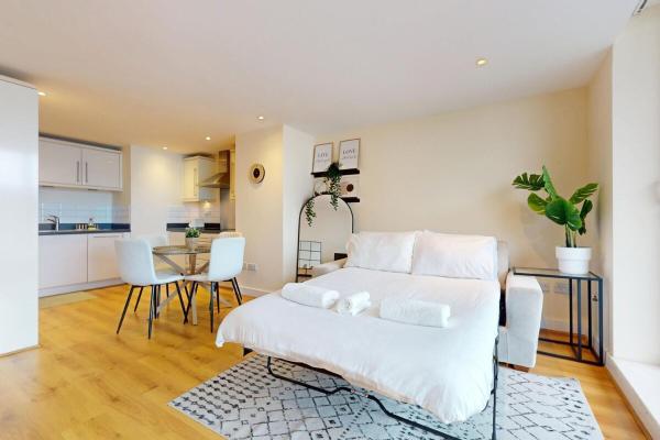 Waterfront Studio Near London City Airport - Barking