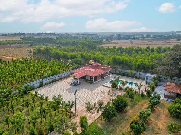 Courtyard Banyan Rustic 2 Bhk Villa With Pool, Gazebo By Elivaas Signature - Nandi Hills