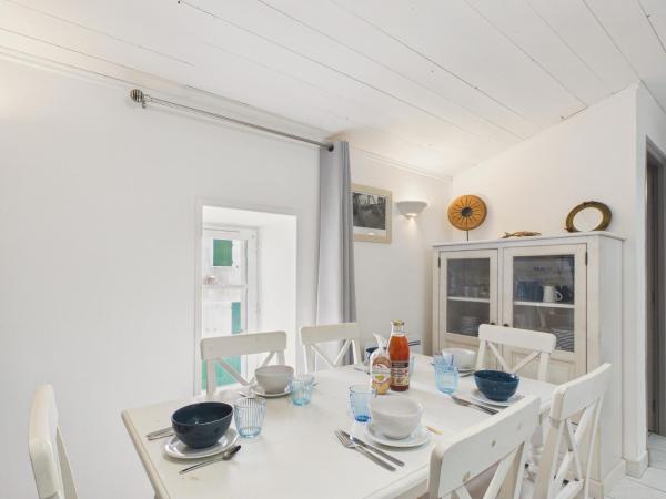 Maison Pour 5 à 200 M Du Port De La Flotte - La Rochelle