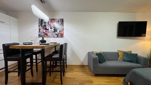 City Apartment Linz Donaublick - Garten, Bar Lounge & Küche, Cafe & Wlan, Self-checkin, Parkplatz, Für 4 Gäste - Linz