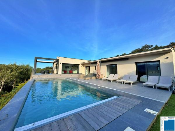 Architect's Villa - 10-12 People - Pool - 4 Bedrooms - Zonza