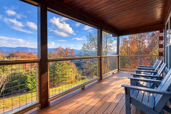 Cozy Bear Lodge, Game Room, Theater Room, Hot Tub, Free Attraction Tickets, Wifi Sleeps 20!!! - Tennessee