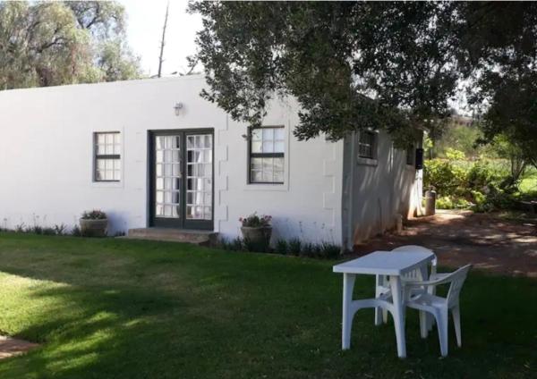 Vredelus Farm Stay Family Cottage - De Rust