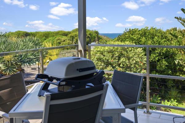 Beachfront Family Apt - Ocean Views - Diamond Beach