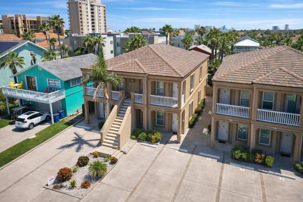 Block To Beach - Ground Floor - Pristine - Pool - South Padre Island