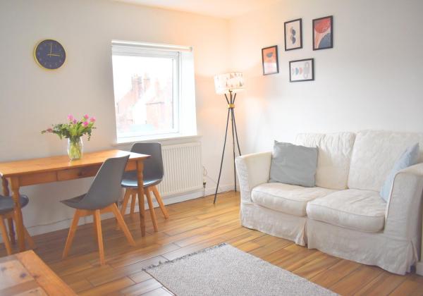Cathedral View, Spacious City Centre, One Bedroom Flat - Chichester Holiday Properties - Chichester