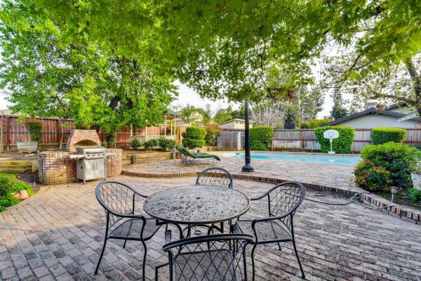 5 Mi To Fresno State Family Gem With Backyard Oasis - Fresno, CA
