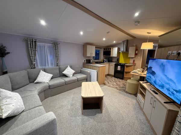 Golf Village 107 - Grange Leisure Park, Hot Tub, Pet Friendly, Wi-fi, Meadow Lakes Caravan Hire - Mablethorpe