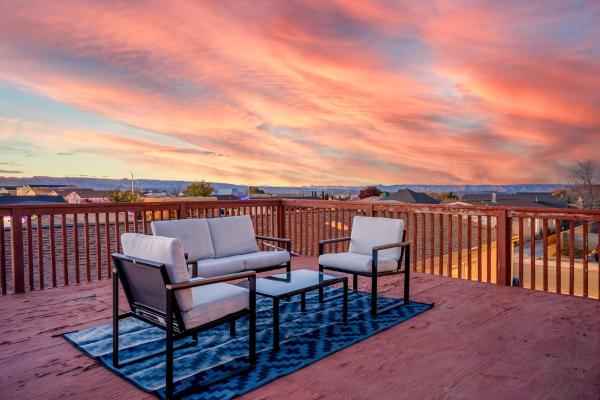 Haven In The Canyons - Spacious Indoors & Deck, Hot Tub, Fire Pit - Near Antelope Canyon - Page, AZ