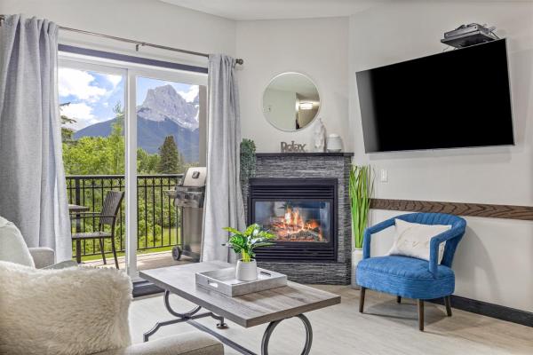 Outstanding Mountain Condo - Pool, Hot Tub & Waterslide! - Canmore
