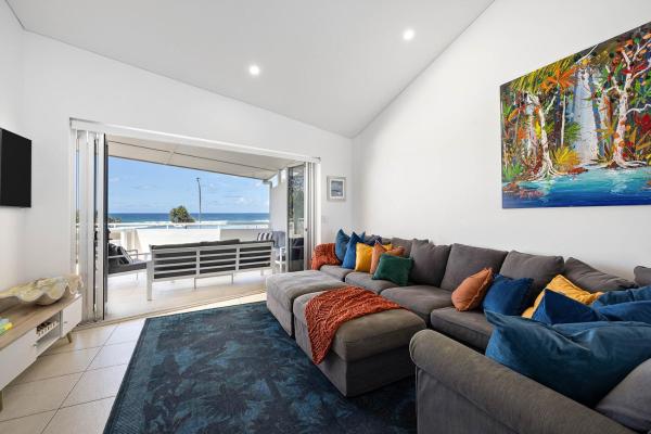 Lennox Head Waves Beachfront Penthouse - Ballina