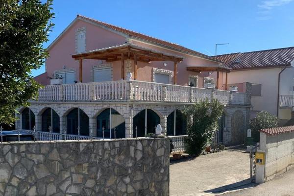 Apartments With Parking Space Pirovac, Sibenik - 25316 - Murter