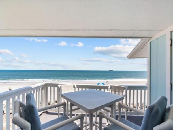 Ocean Breeze - Stunning Views - Oceanfront - 3rd Floor - You Deserve A Beach Vacation! Condo - Southport, NC