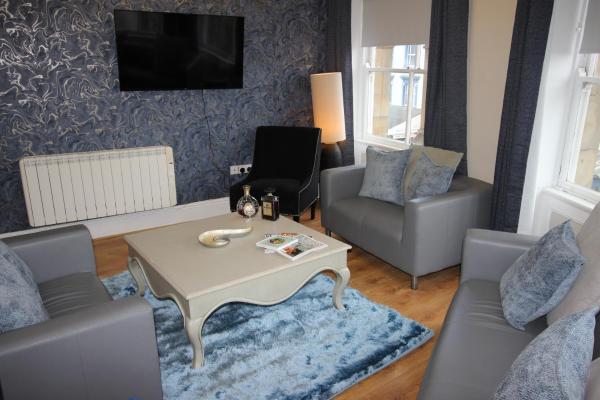 Cornerhouse Apartments 2 Sleeps 8 - Llandudno