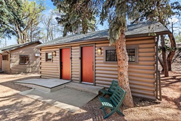 Cozy Cabin Escape With Scenic Trails, Fire Pit & Outdoor Space In Colorado Springs, Colorado - Colorado Springs, CO