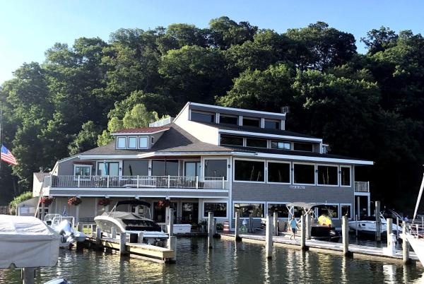Modern Lakefront Loft With Private Deck At Eldean Shipyard Near Macatawa, Michigan - Holland, MI