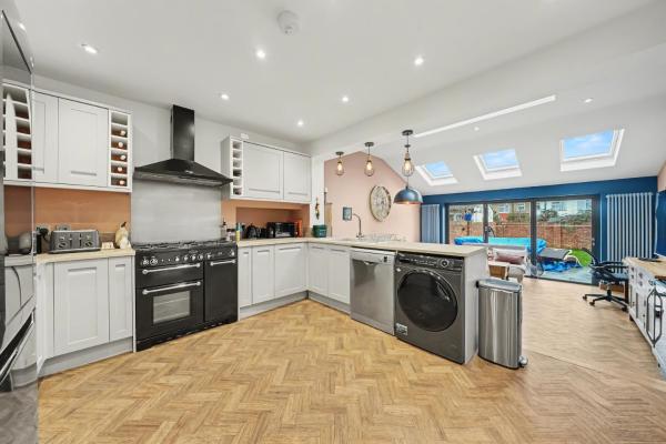 Twickers Townhouse - Northolt - London