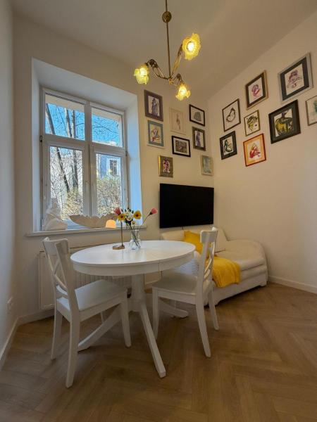 Maki Art Studio - A Night In An Art Gallery - Cracovia