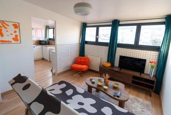 Chez Mona - ibis Styles Calais Centre